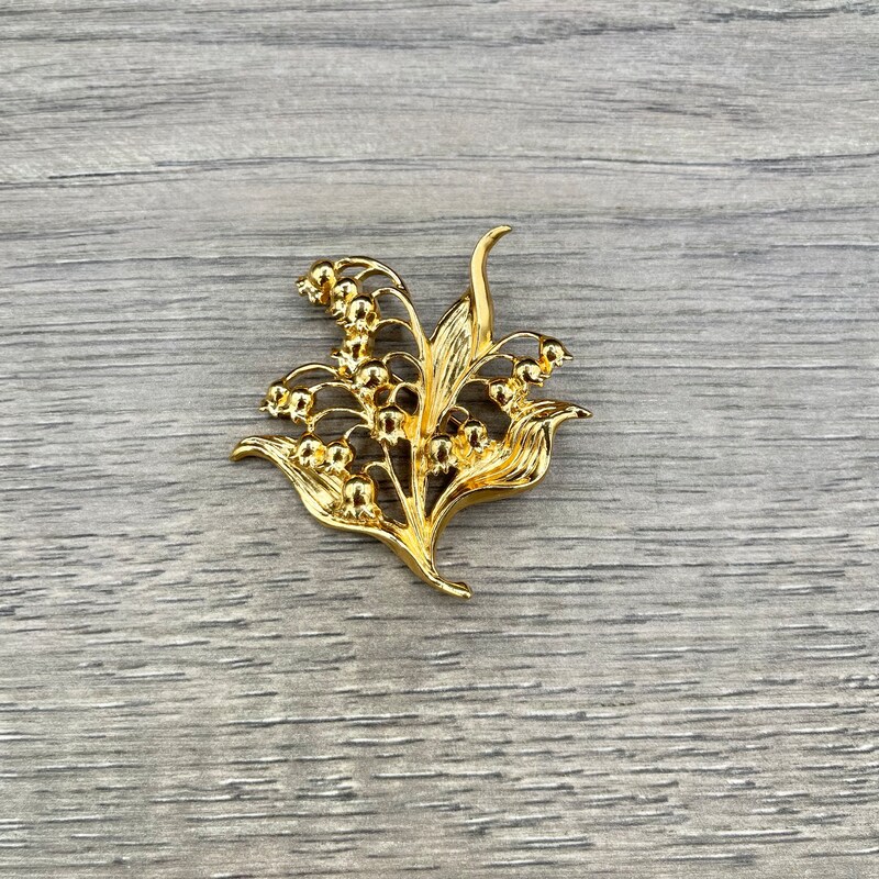 Avon Brooch - Etsy