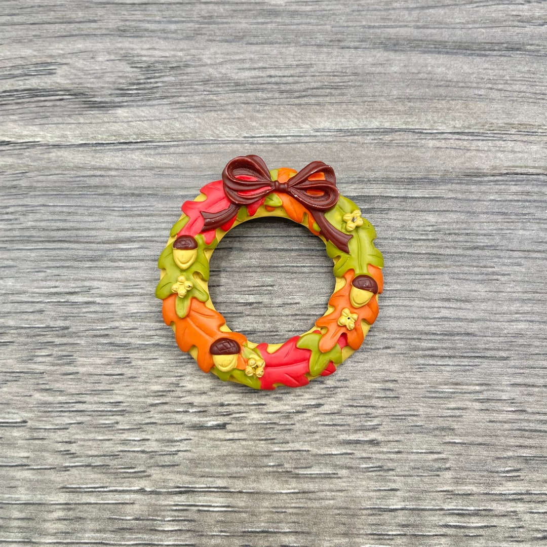 Vintage Hallmark Fall Themed Leaves Acorns Bow Wreath Plastic Brooch - Etsy