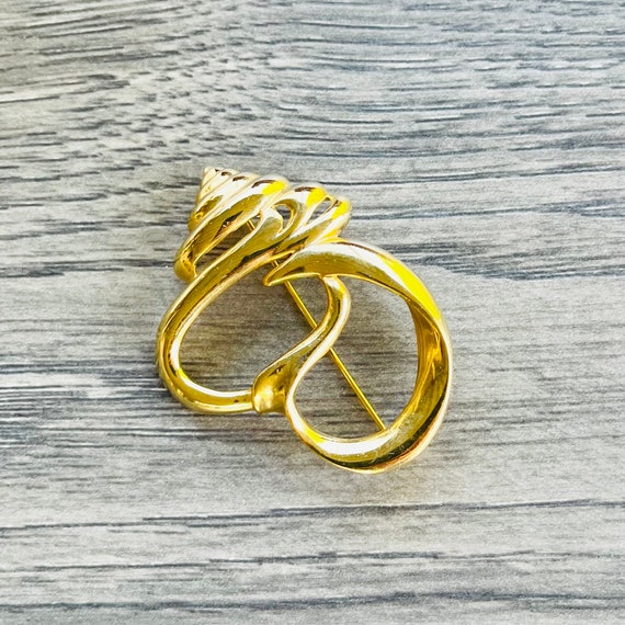 Vintage Conch Outline Gold Tone Brooch, Shell Pin, Su… - Gem
