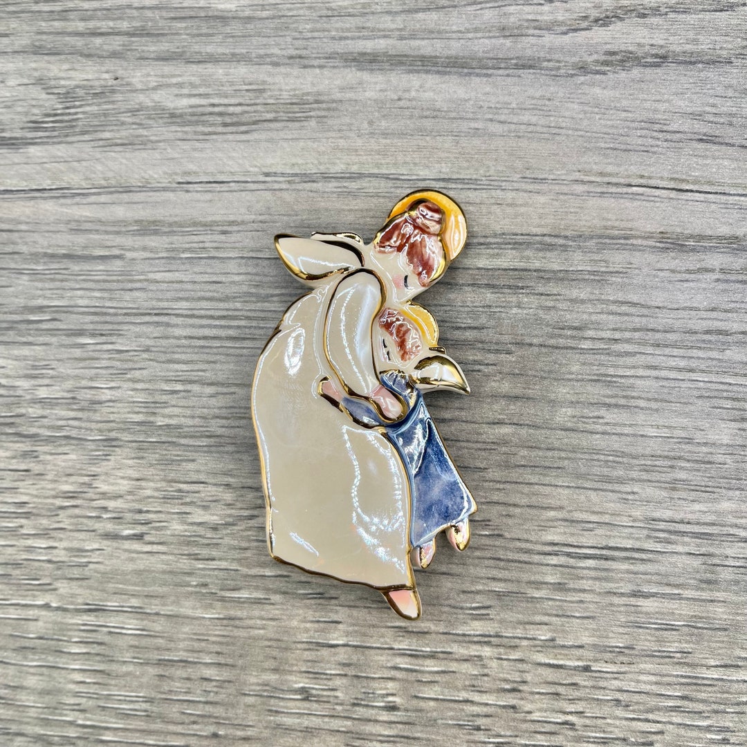 Vintage Angels Hugging Glazed Ceramic Brooch - Etsy