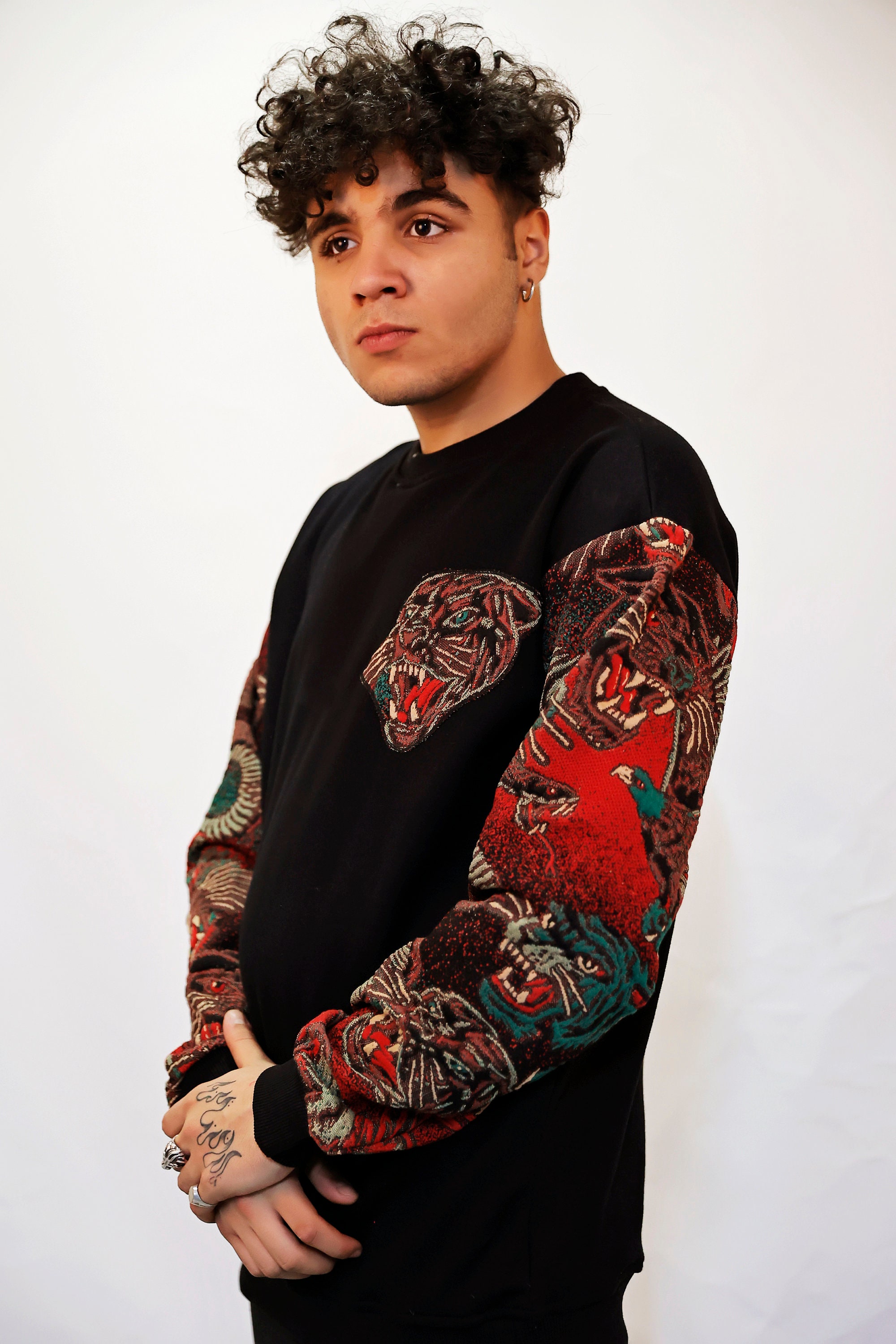 VG STREET Special Urban Design Embossed Sleeves Detail Streetwear Long ...