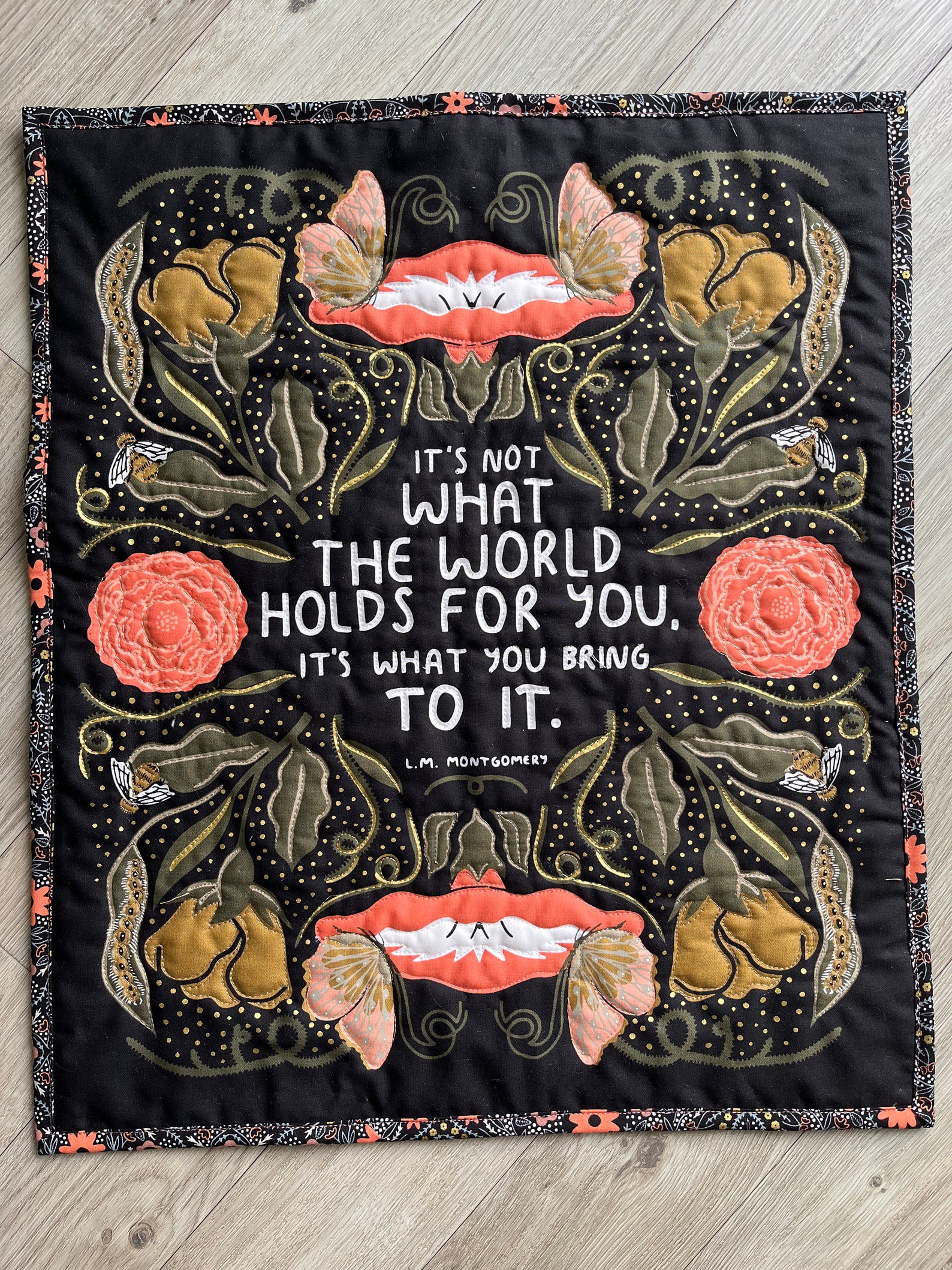 Gingiber Design Quilted Wallhanging - Etsy