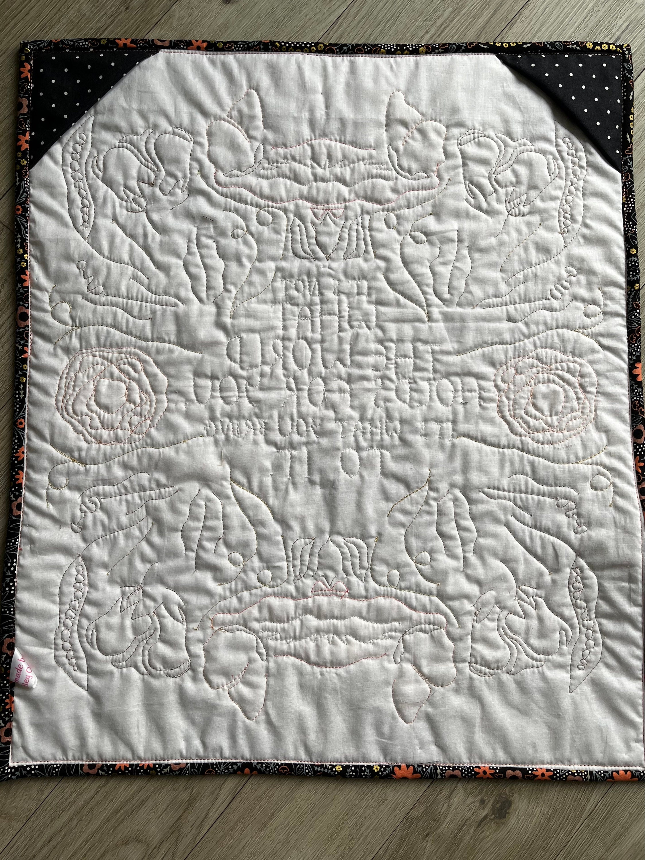 Gingiber Design Quilted Wallhanging - Etsy