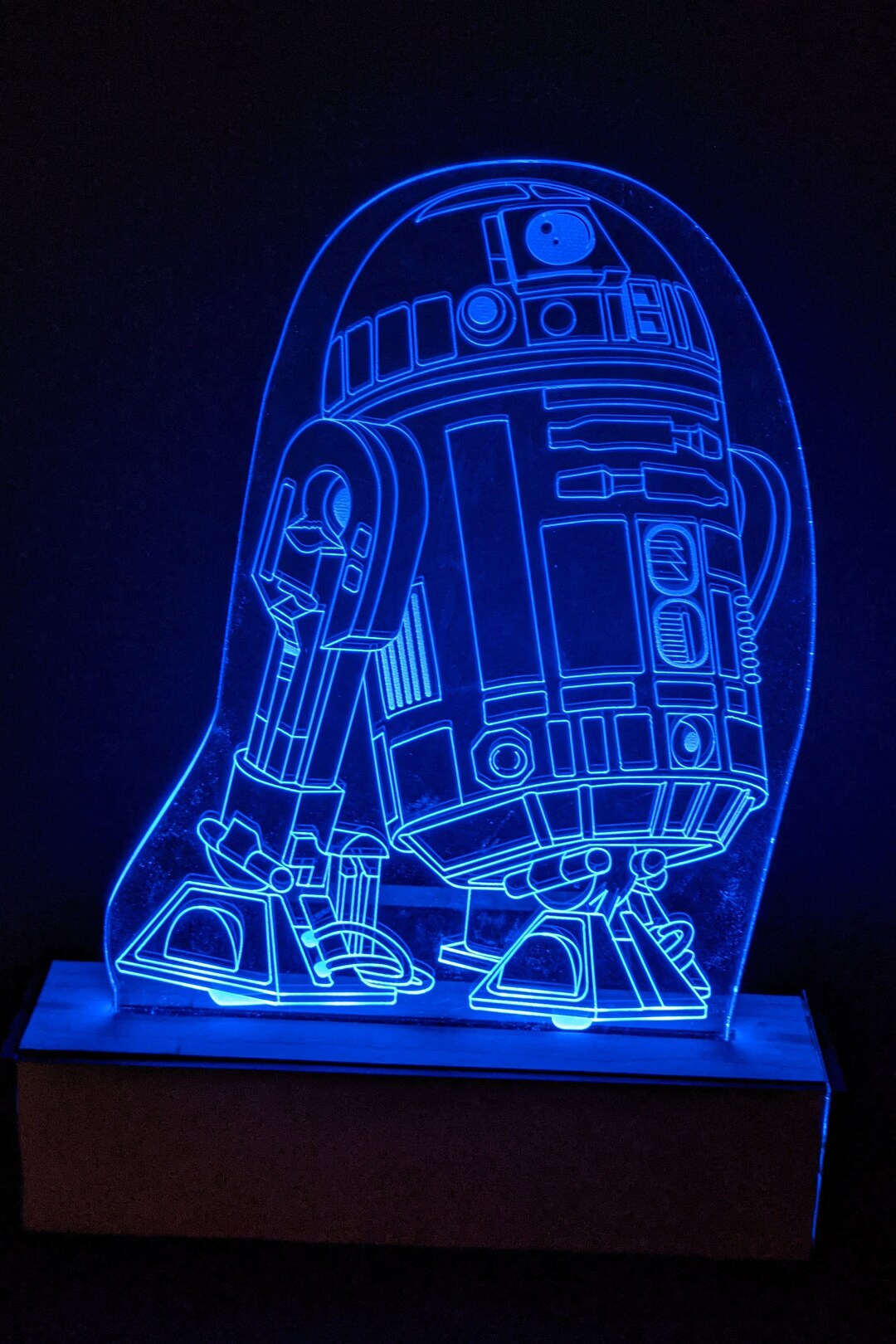 Acryl-LED-Licht 6" x 8" Star Wars-Ständer mit R2-D2 und Holzmaserung ...