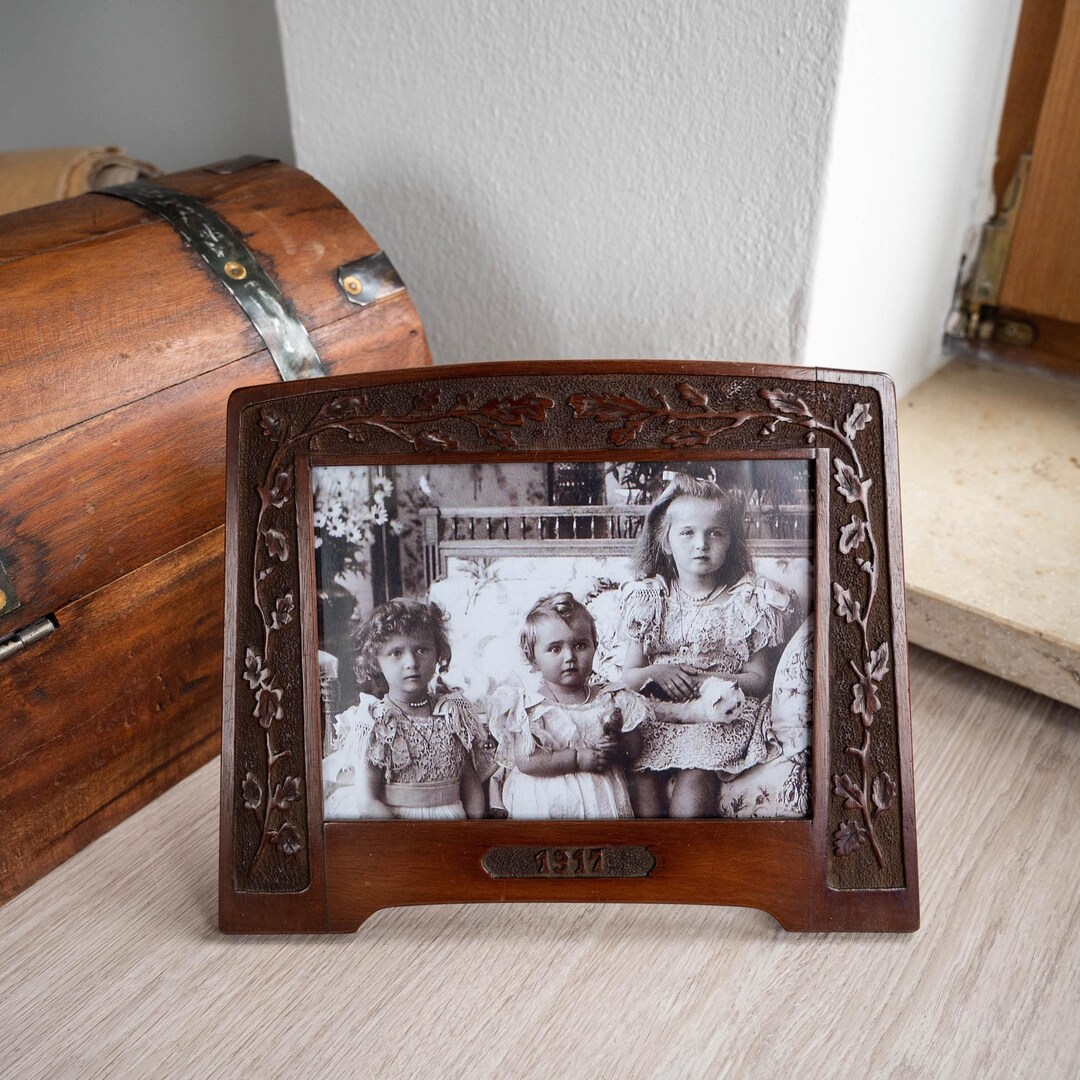 Antique Carved Wood Frame With Oak Leaves Motif - Art Nouveau Photo ...