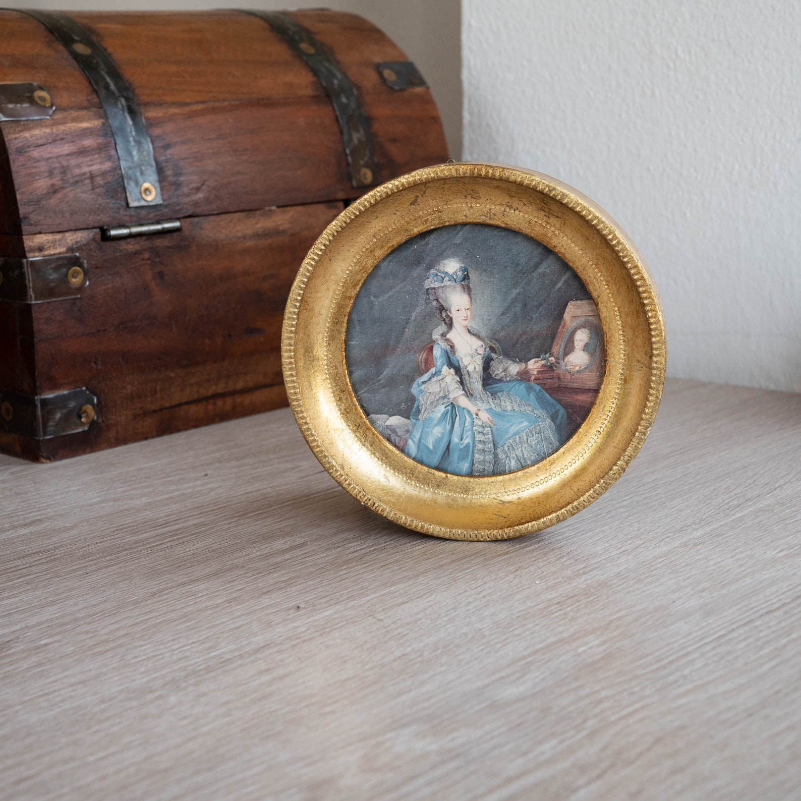 Round Gold Frame Vintage Wood Wall Picture Frame Gilded Wooden | Etsy