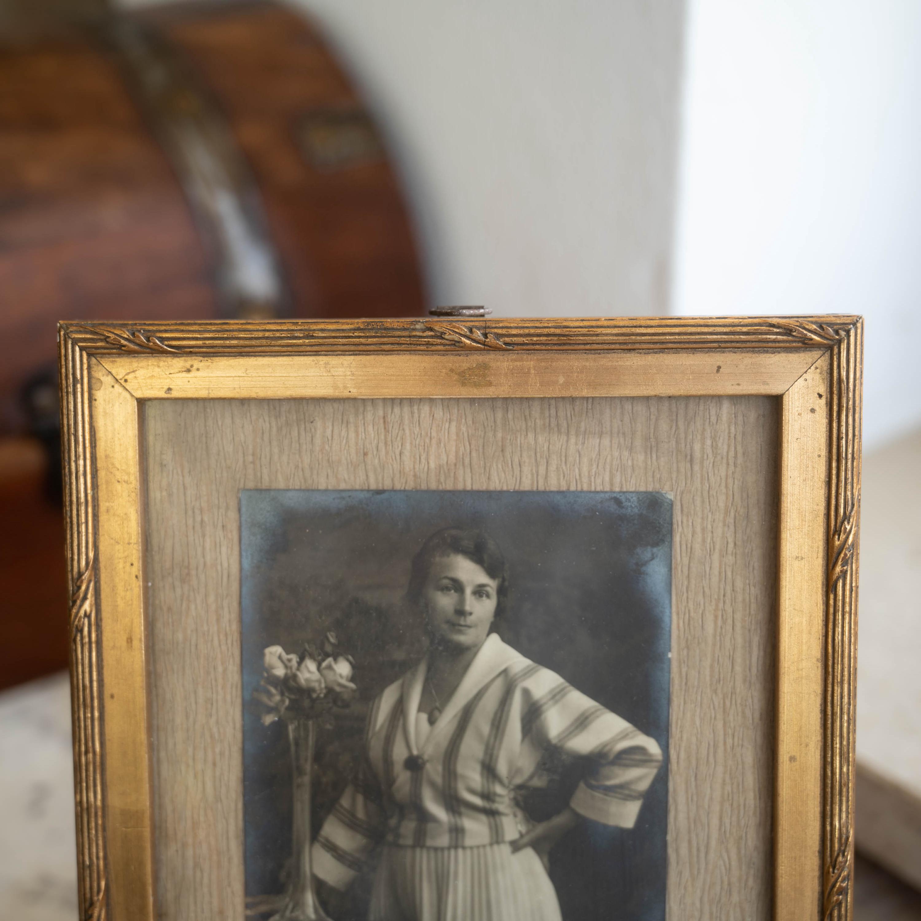 Antique Portrait in Gold Wood Photo Frame With Palm Leaf Motif ...