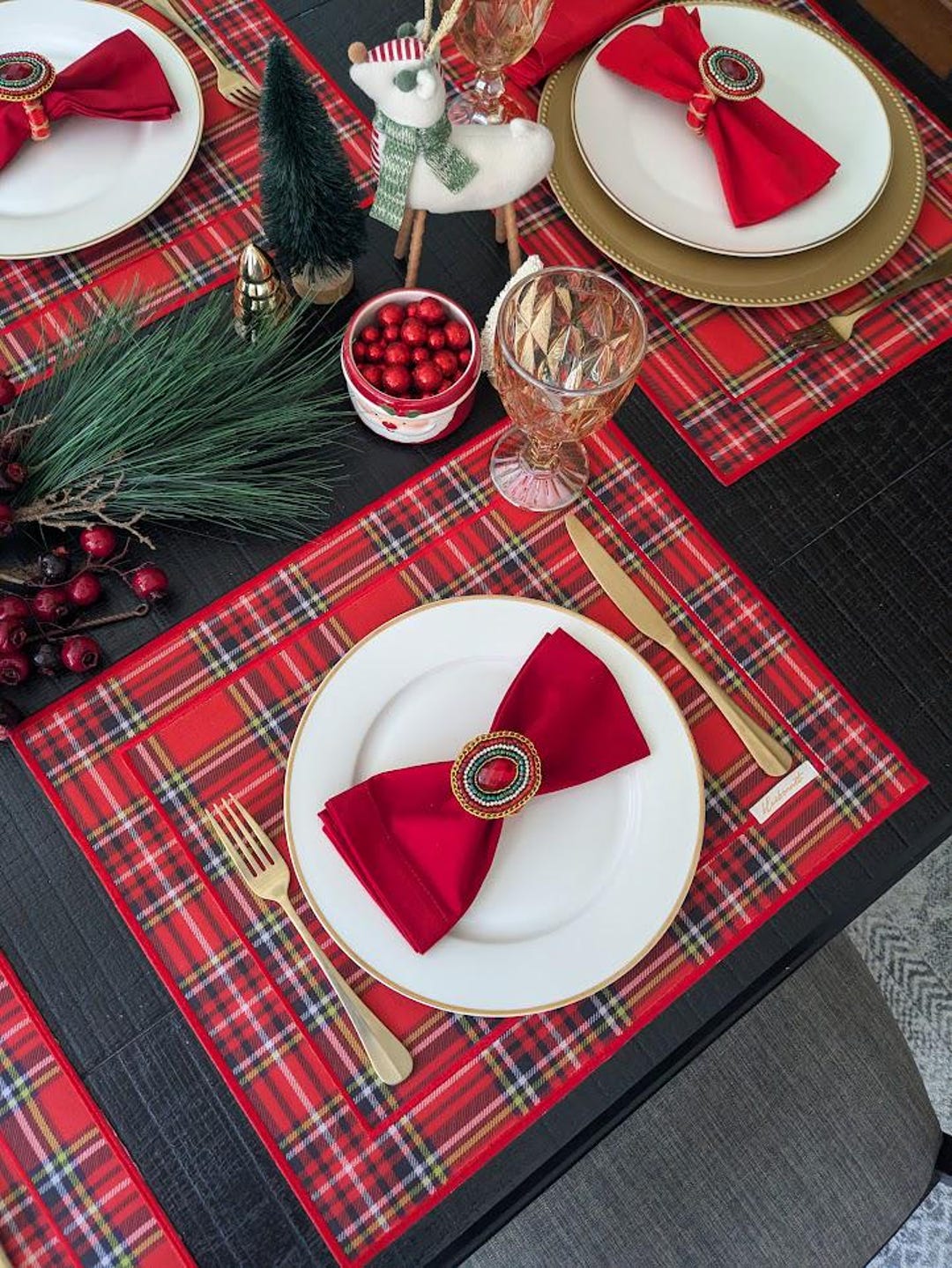 Christmas Plaid Placemat: Red & Green Waterproof Table Setting (18x15 ...