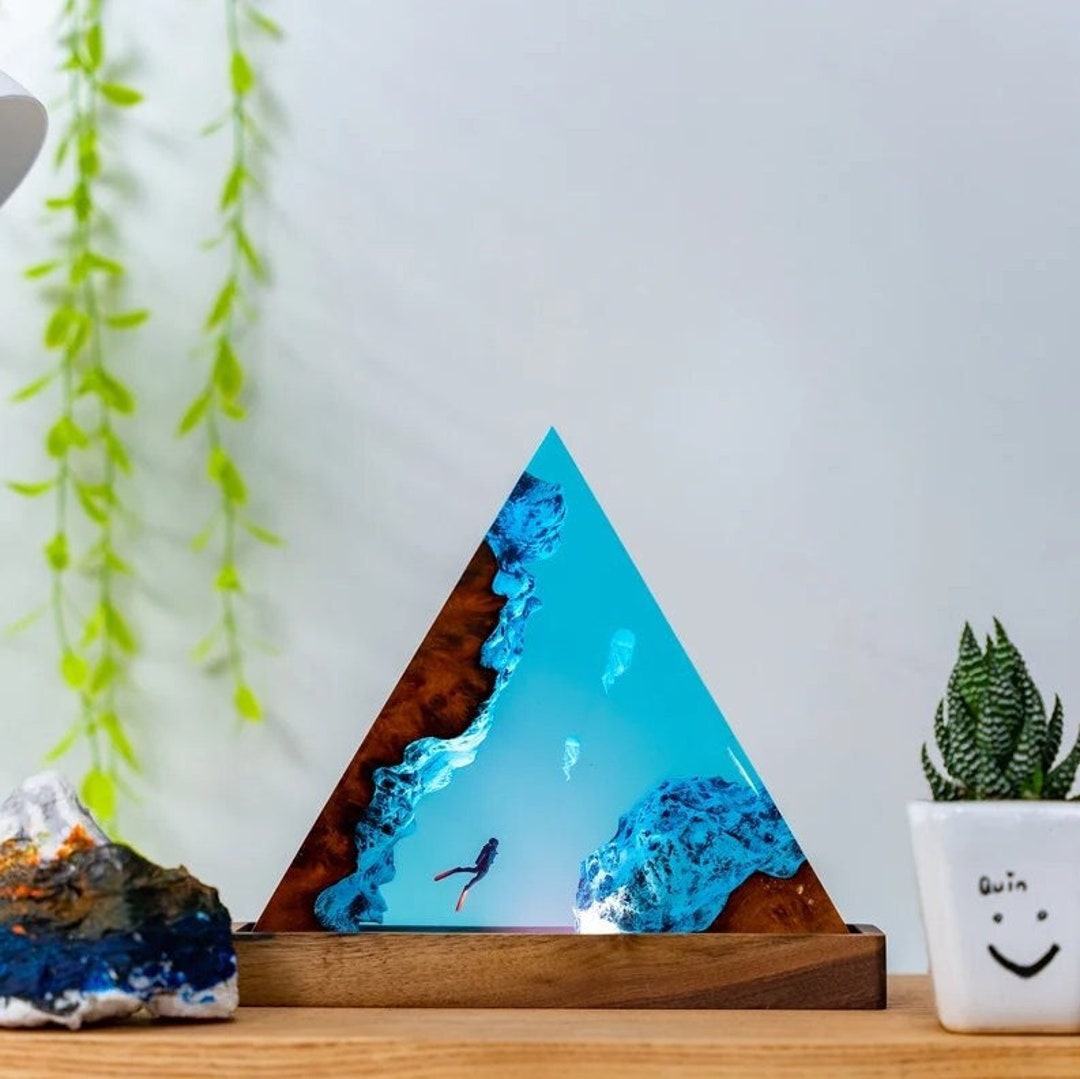 POLYGON DEEP Whale Sea, Table Lamp, Custom Night Light, Epoxy Lamp ...