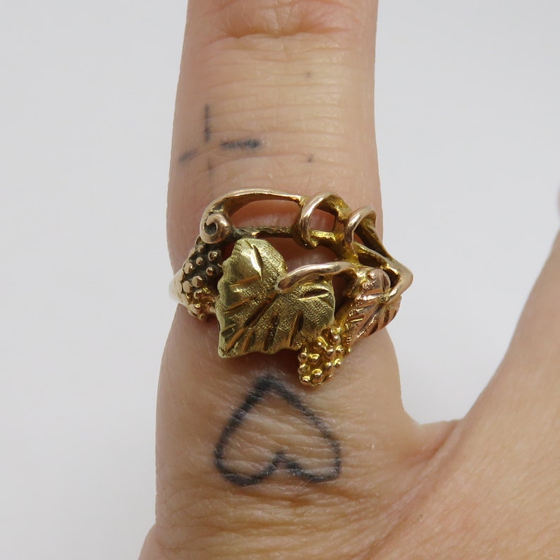 Vintage 10k Tri Color Black Hills Gold Grape Vine Leaf Ring - Etsy