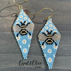 Daisy Bee Hand Beaded Earrings - Etsy