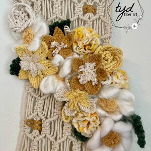 Macrame Flowers and Bees Wall Hanging - Etsy