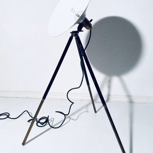 Extravagant Vintage Camera Tripod Floor Lamp / Industrial Decor - Etsy