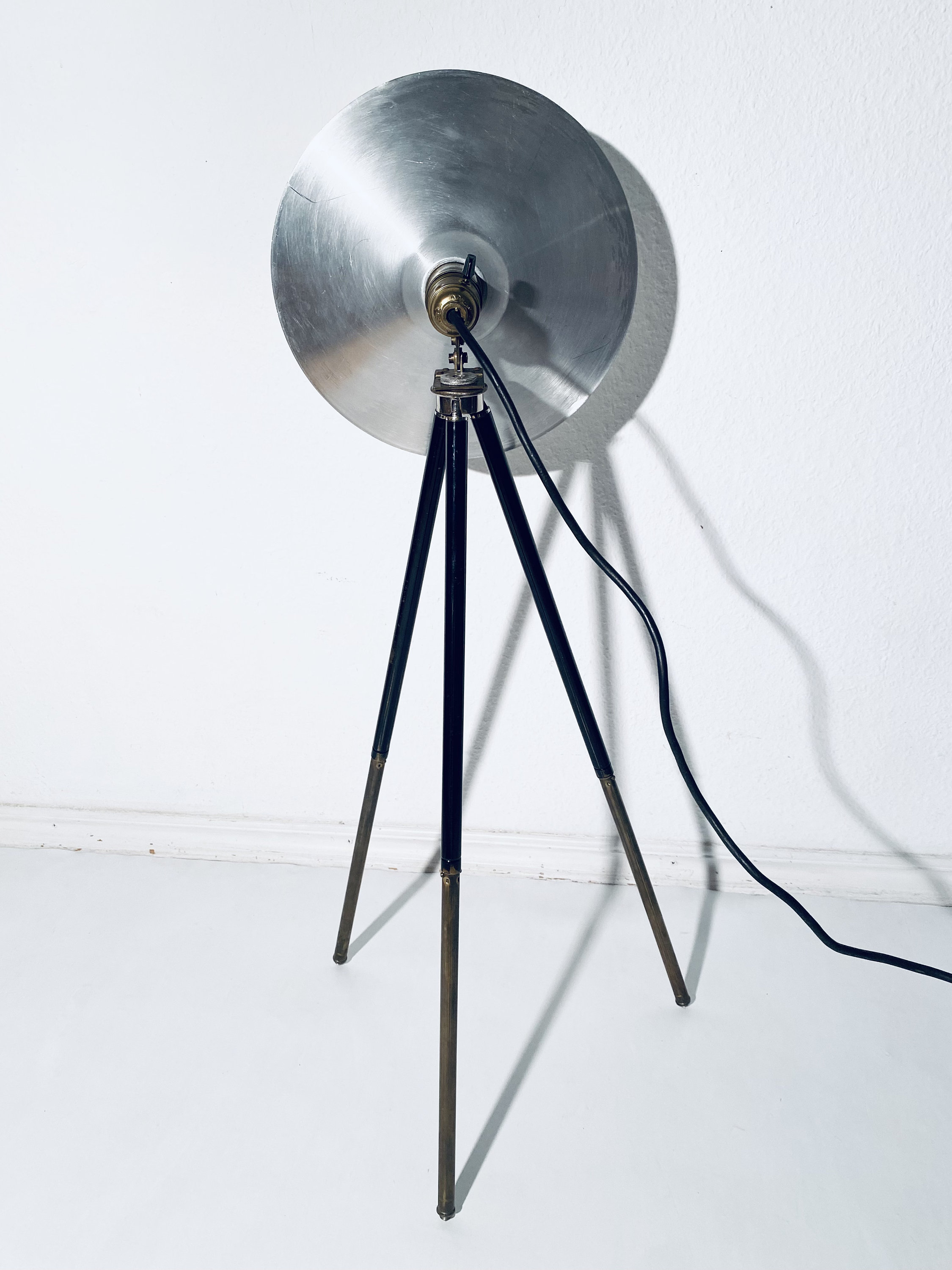 Extravagant Vintage Camera Tripod Floor Lamp / Industrial Decor - Etsy