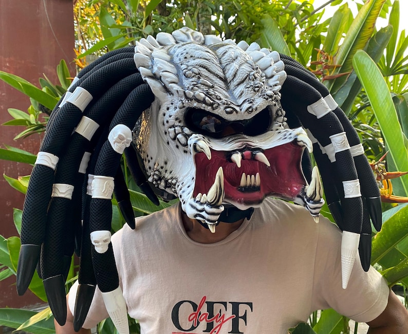 3D Predator Motorcycle Helmet: Custom Alien Skull Dreadlocks - Etsy