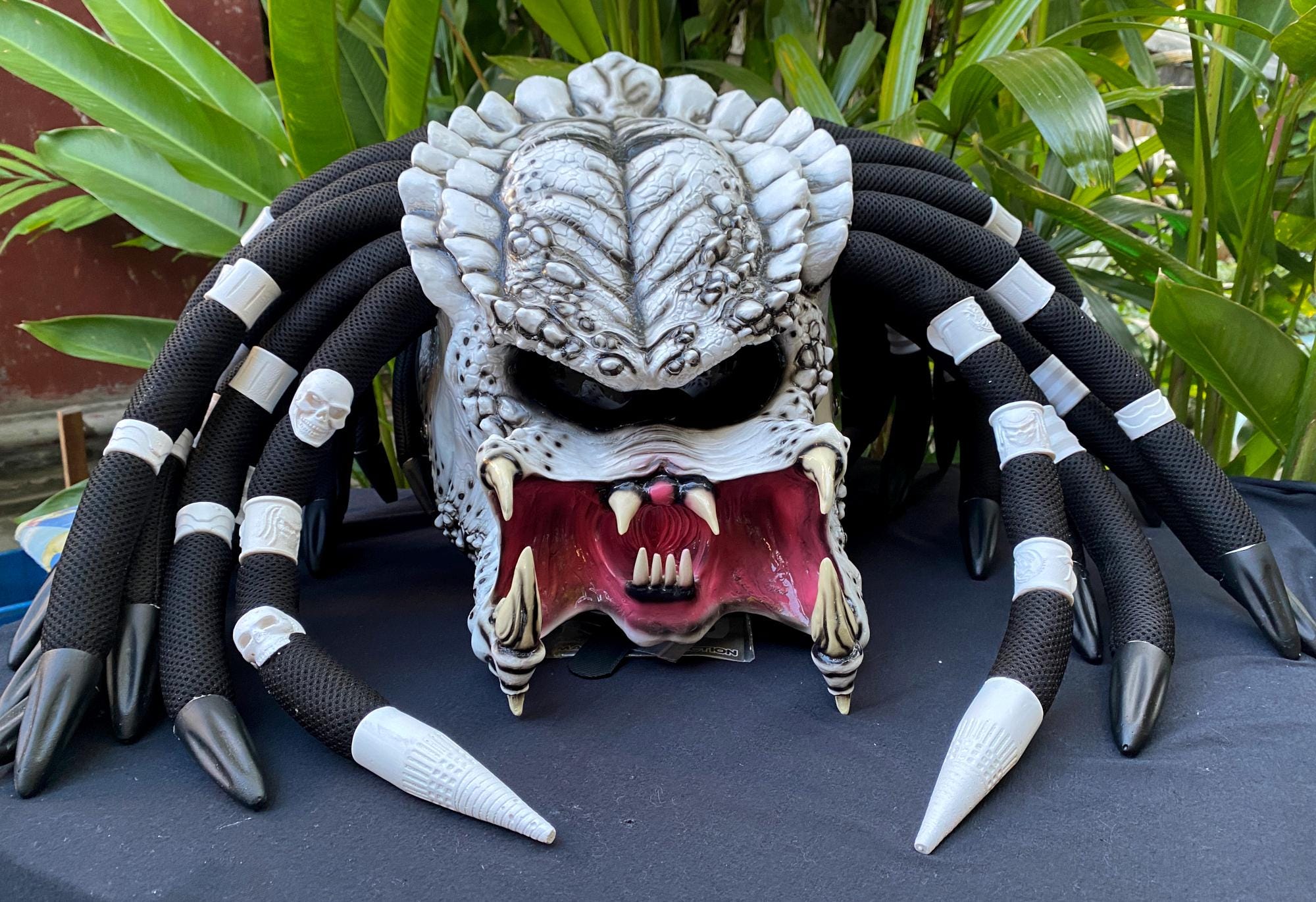 3D Predator Motorcycle Helmet: Custom Alien Skull Dreadlocks - Etsy