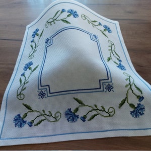 Vintage Floral Hand Embroidered Table Mat, Cross Stitch Embroidered ...