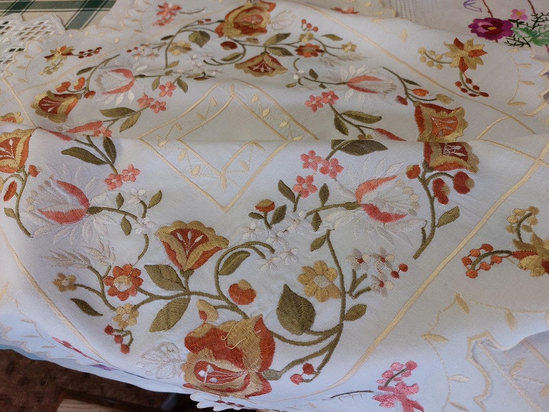 Jugend Floral Embroidered Soft Cotton Table Mat , Center Piece, Floral ...