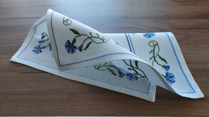 Vintage Floral Hand Embroidered Table Mat Cross Stitch - Etsy