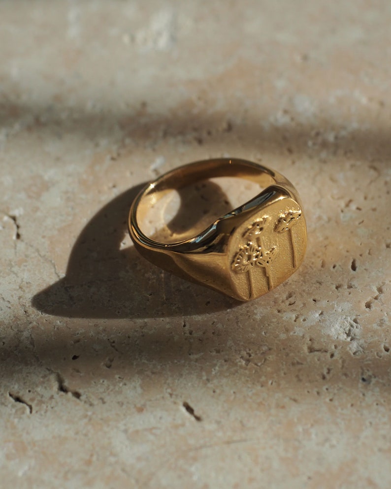 18K Gold Plated - Wild Flower Signet Gold Ring, 18k Gold Flower Ring ...