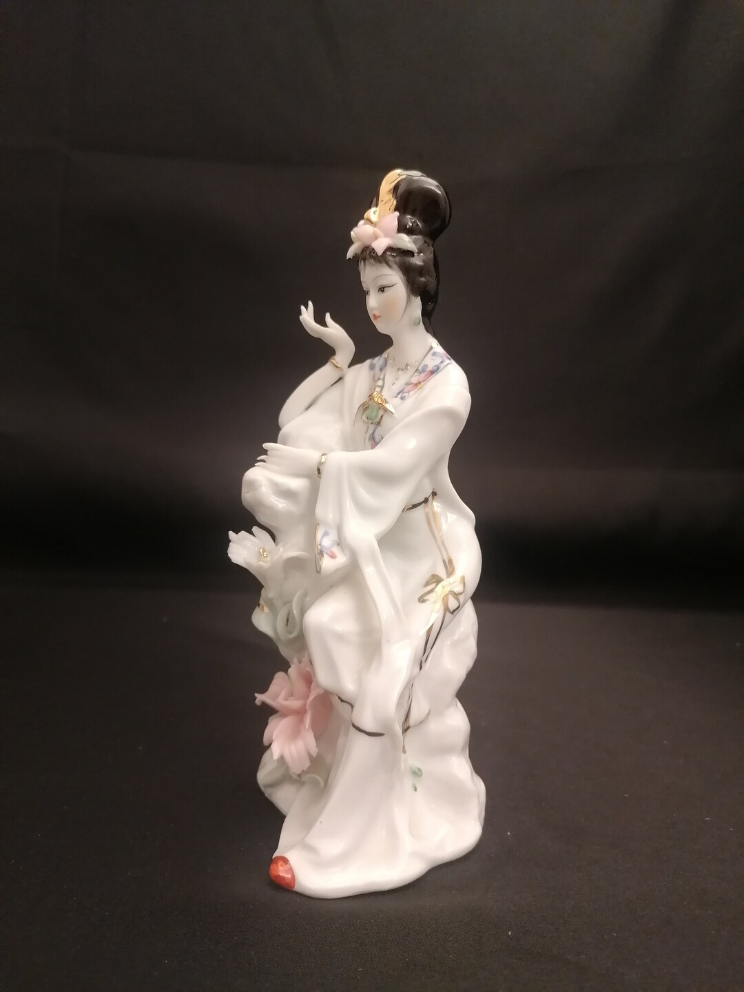 Vintage Geisha Porcelain Figurine Sculpture Underglaze Hand Painted. - Etsy