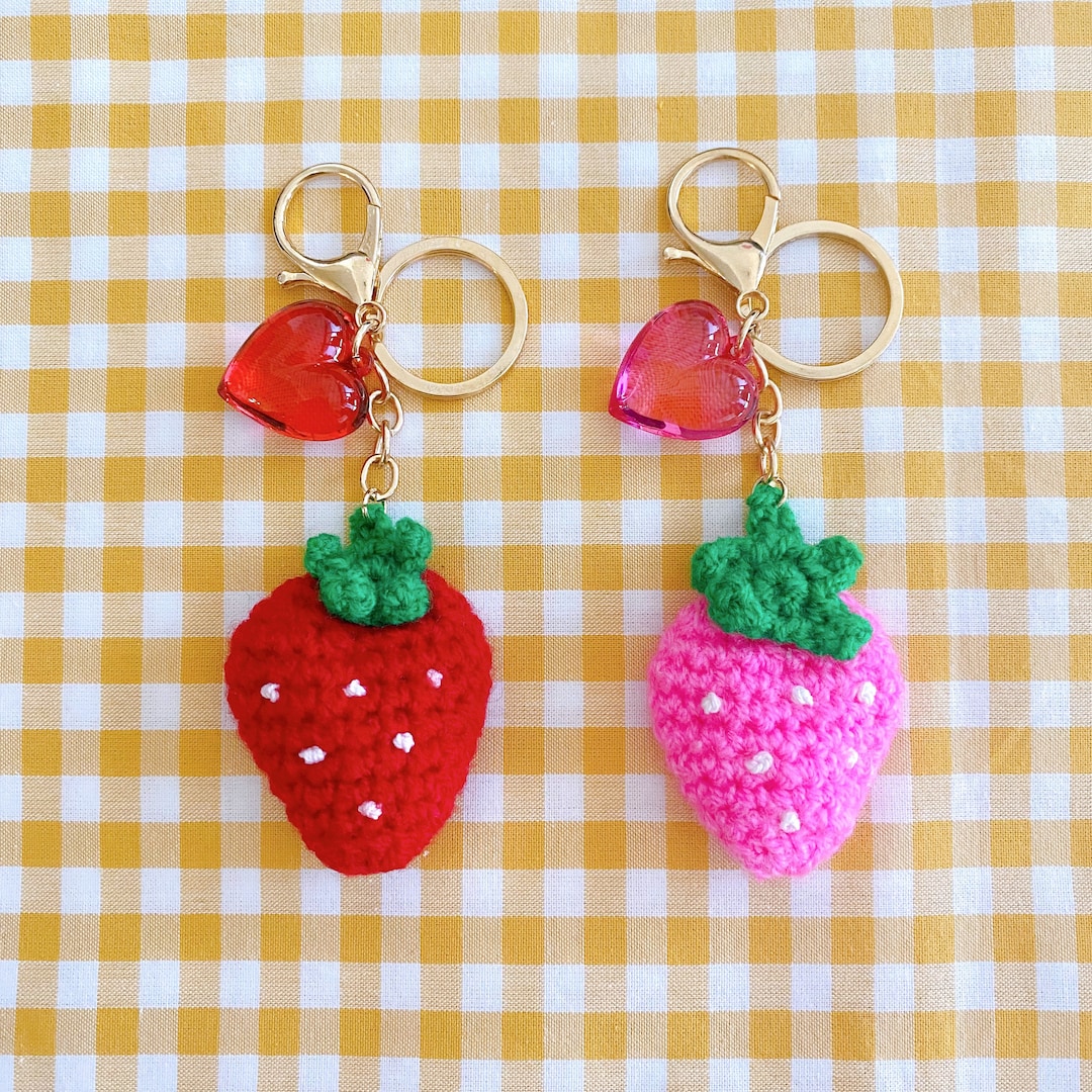 Red Strawberry Keyring, Cute Knitted Pink Strawberry Keychain, Keychain ...