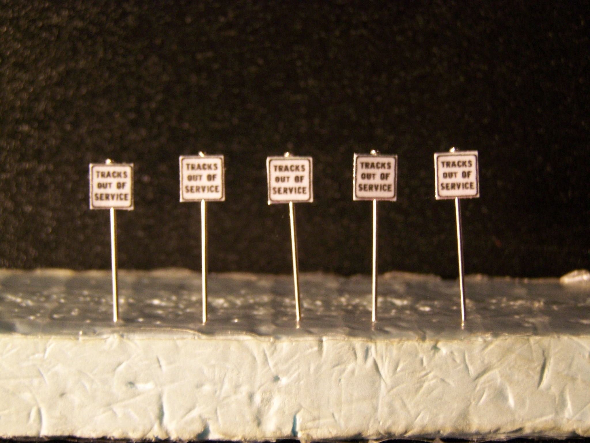 Model Train 5 "tracks Out of Service" Signs N Scale for Layout Details ...