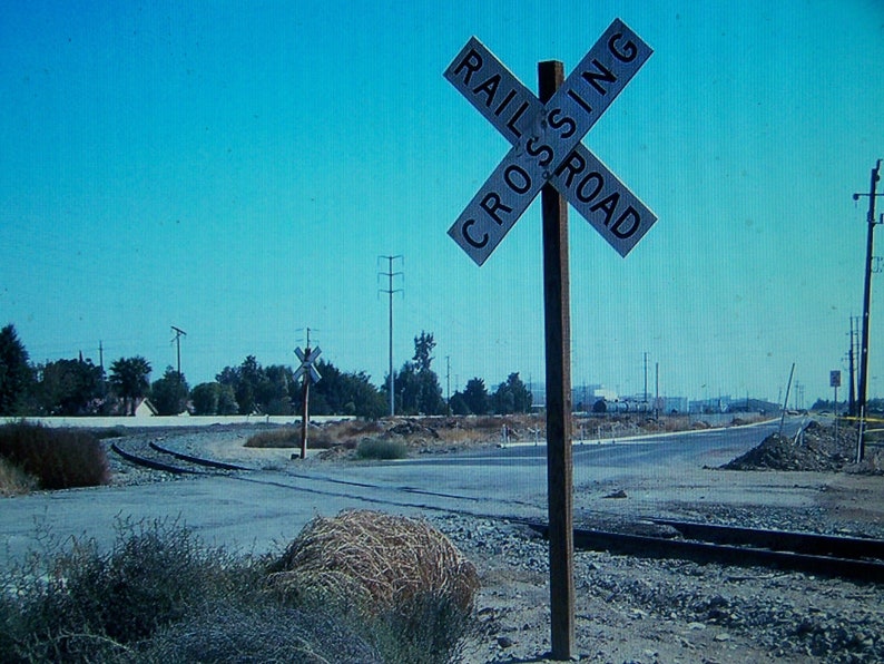 Model Train Street Signs 5 Crossbuck Signs HO Scale for Layout Details ...