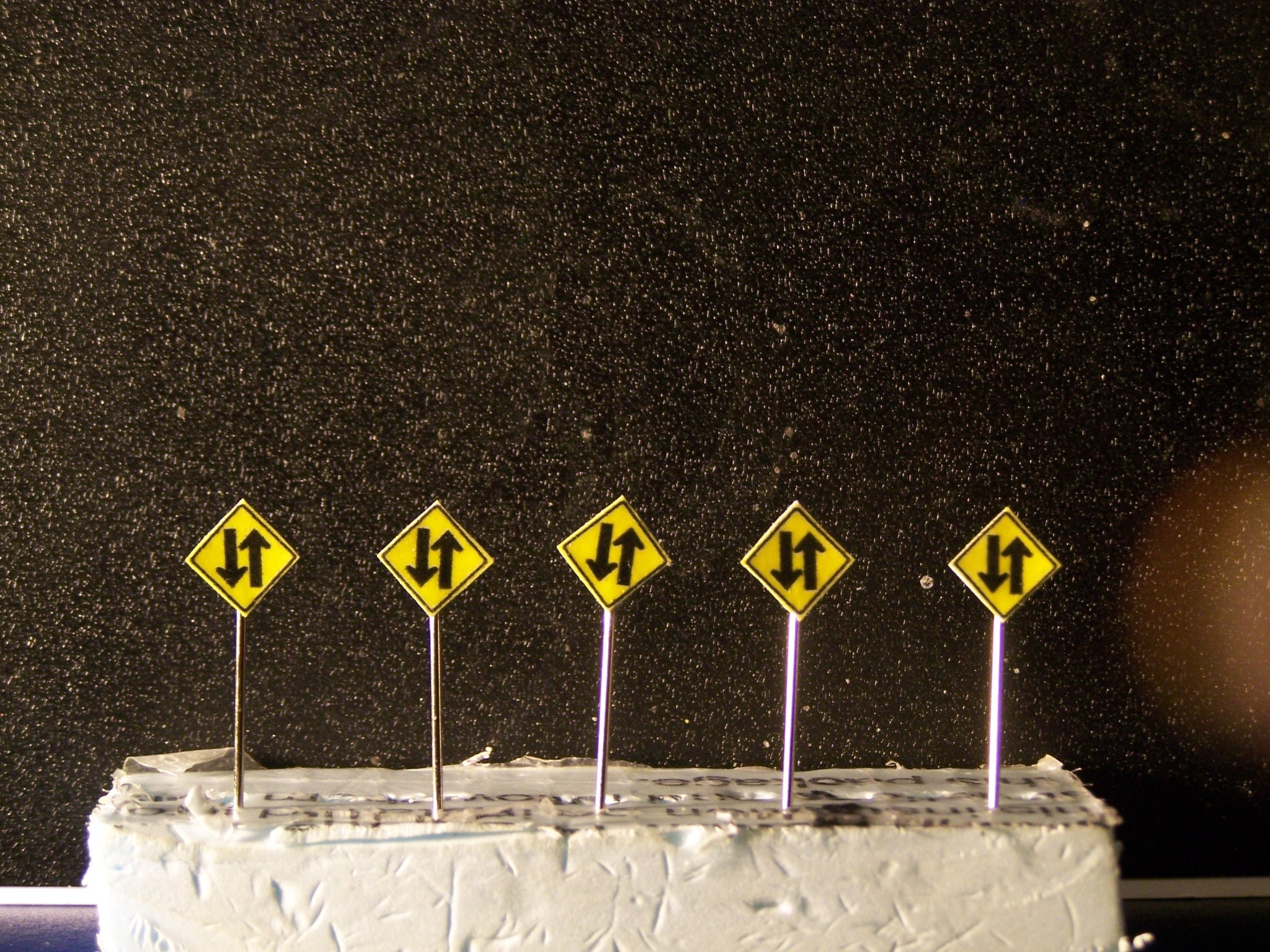 Model Train 5 Two Way Traffic Sign HO Scale Street Signs Layout Details ...