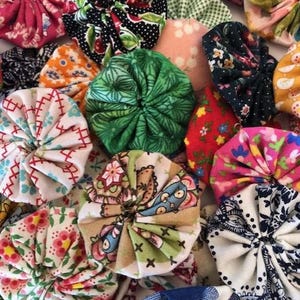 FABRIC YO YOS Using Vintage Look Fabrics 1.5" for Crafting 50+ (I Throw ...