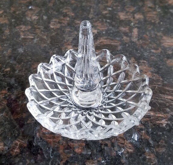 Vintage crystal ring holder - Gem