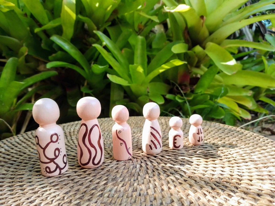 Indigenous Peg Dolls, Family of 6 - Etsy