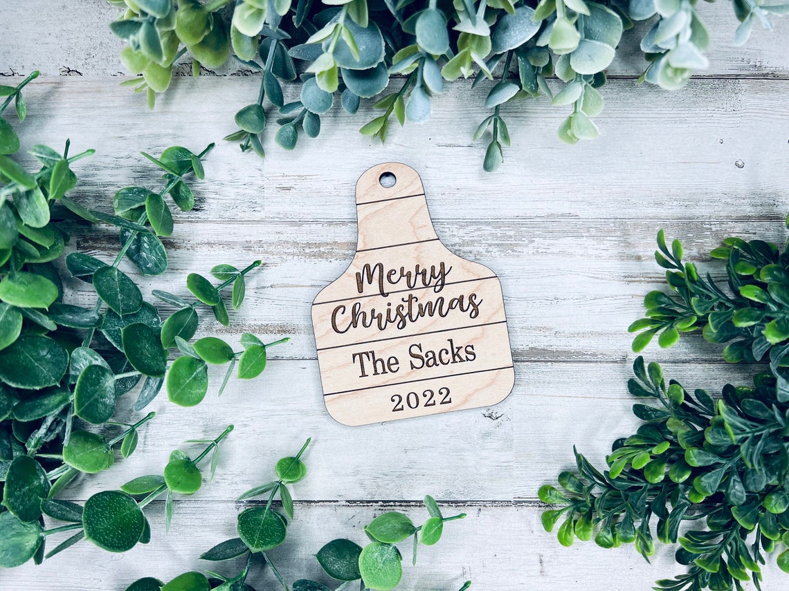 Merry Christmas Cow Tag SVG File, Shiplap Cattle Christmas Ornament SVG ...