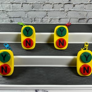 Yes\no Button Fidget Clicker Keychain for Stress Relief Bag Charm 3d ...