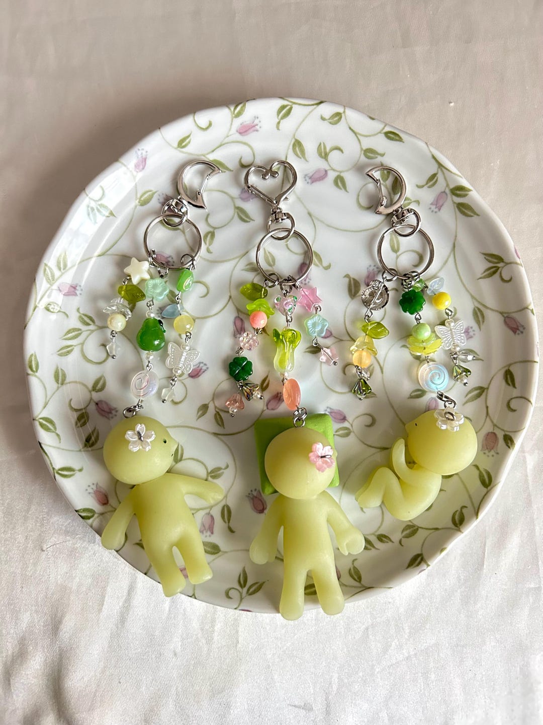 Smitski Kawaii Green Guy Glow-in-dark Beaded Keychains Green Resting ...