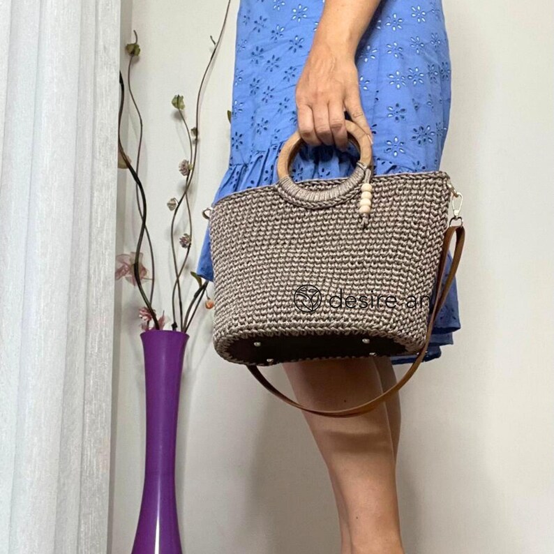 Crochet Bag Pattern With Wooden Handle — Leather Base, Polyester ...