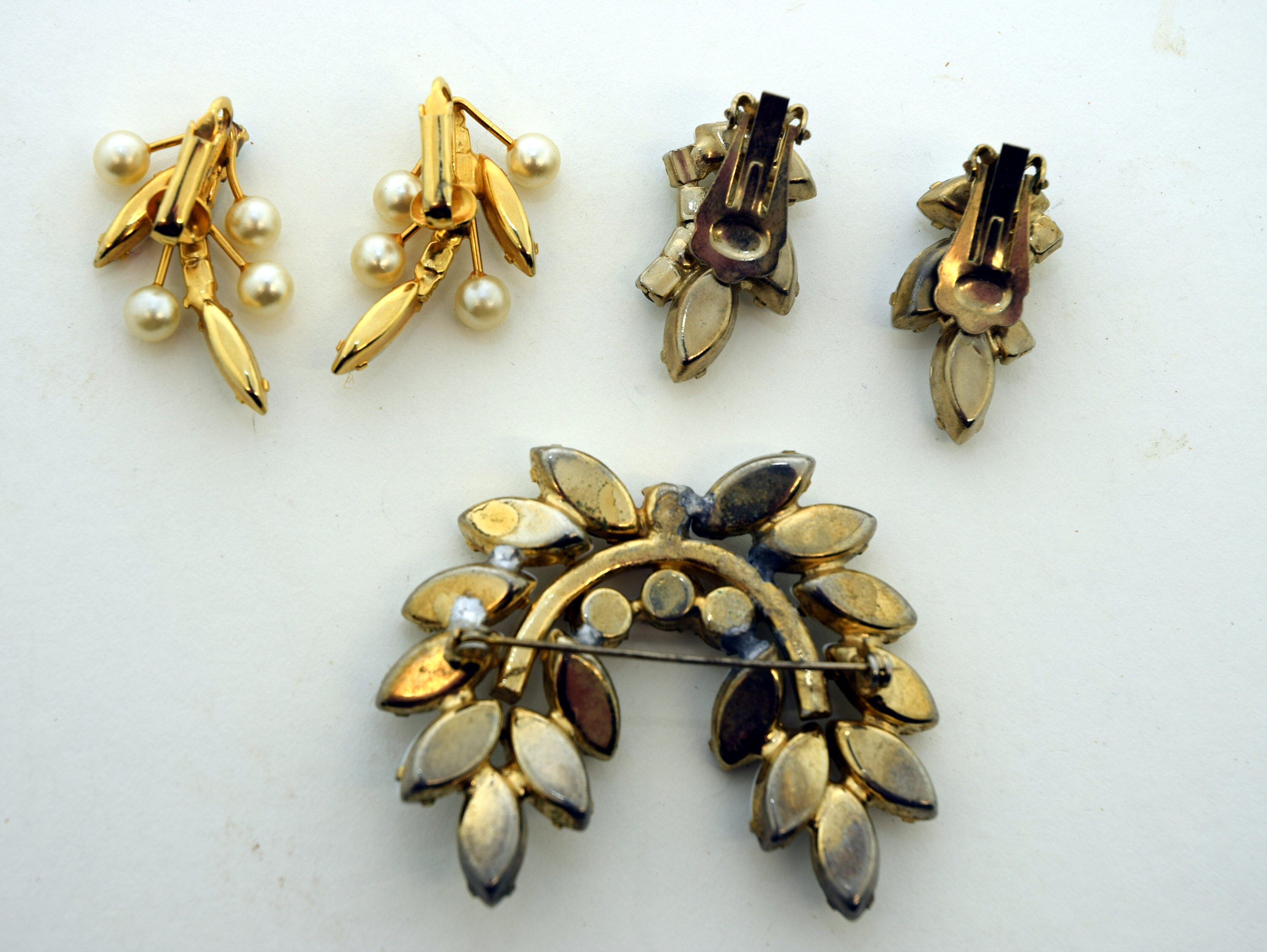 Vintage Lisner 3 Piece Set; Brooch and Two Sets of Matching Earrings - Etsy