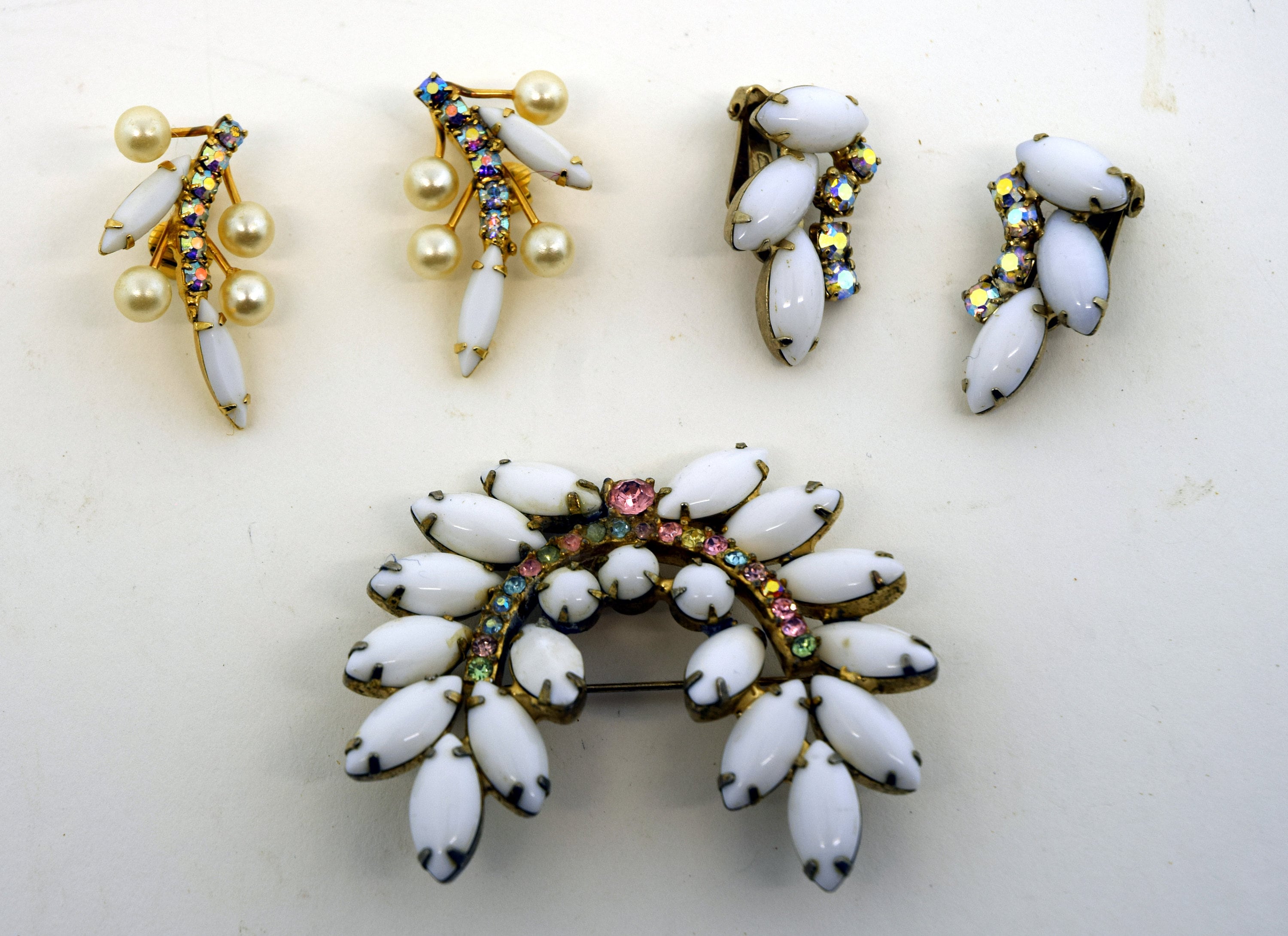 Vintage Lisner 3 Piece Set; Brooch and Two Sets of Matching Earrings - Etsy