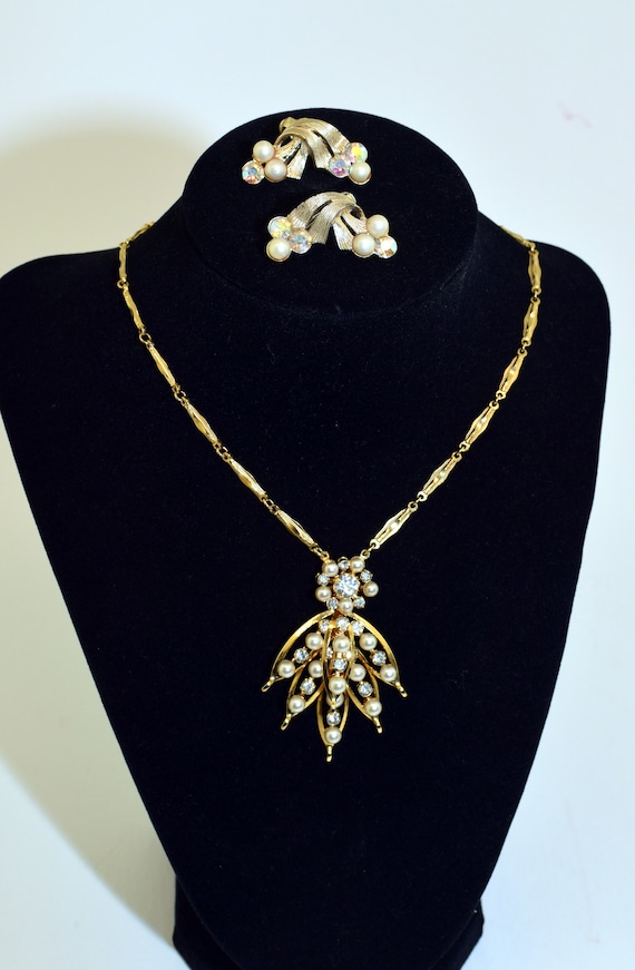 Beautiful assorted vintage gold toned metal set of tw… - Gem