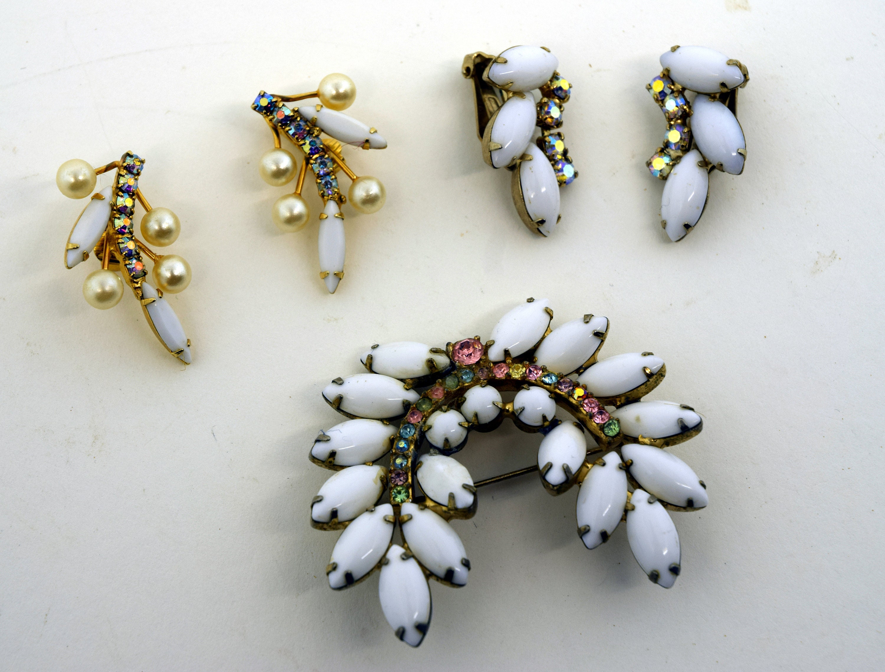 Vintage Lisner 3 Piece Set; Brooch and Two Sets of Matching Earrings - Etsy