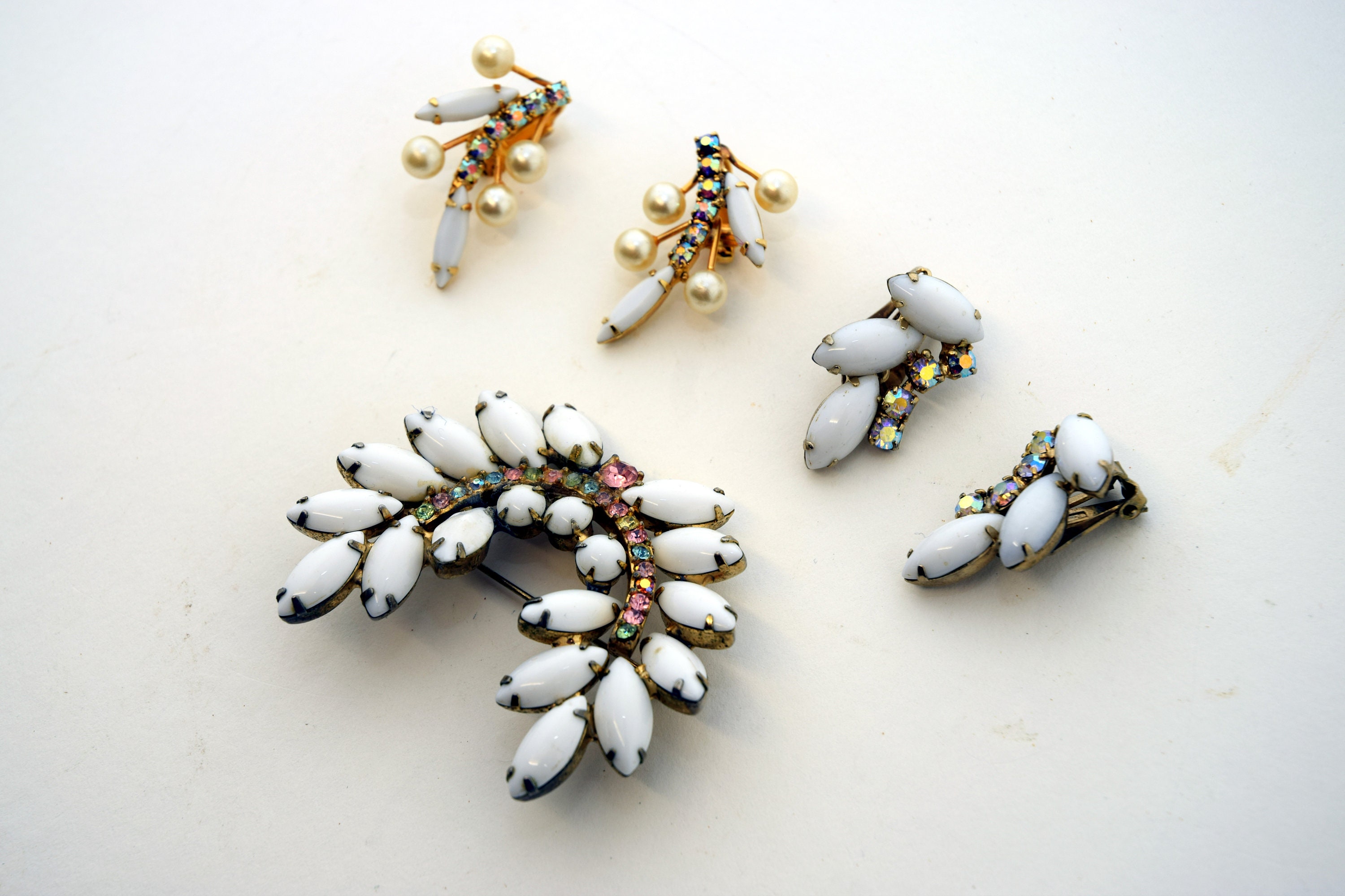 Vintage Lisner 3 Piece Set; Brooch and Two Sets of Matching Earrings - Etsy