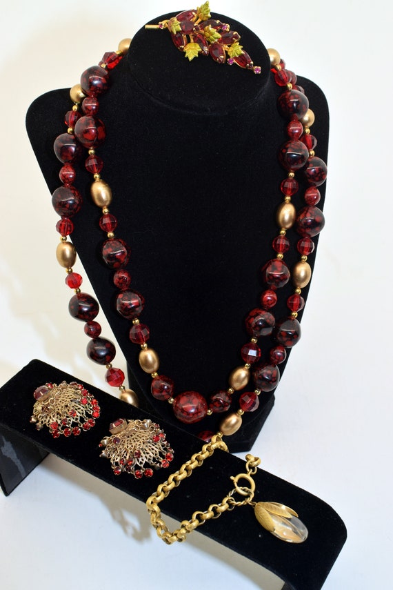 Vintage red metal and - Gem