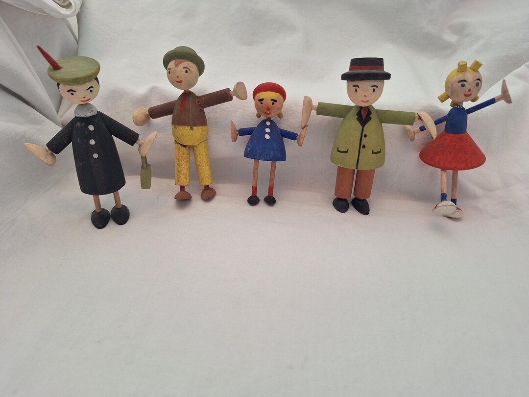 Folk Art Wooden Stick Figure Family of 5 - Etsy