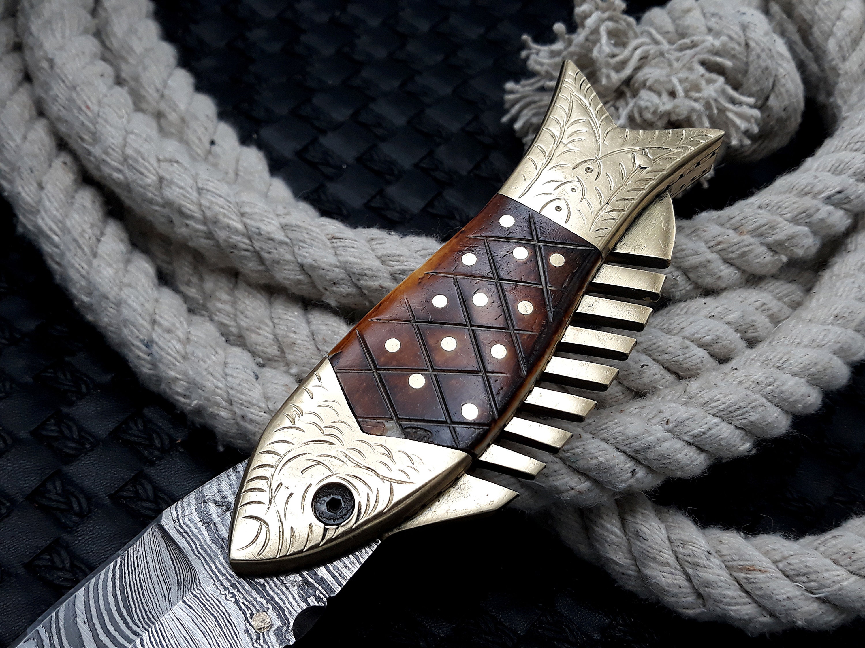 Handmade Damascus Fish Pocket Folding Skinning Knife: Your Ultimate ...