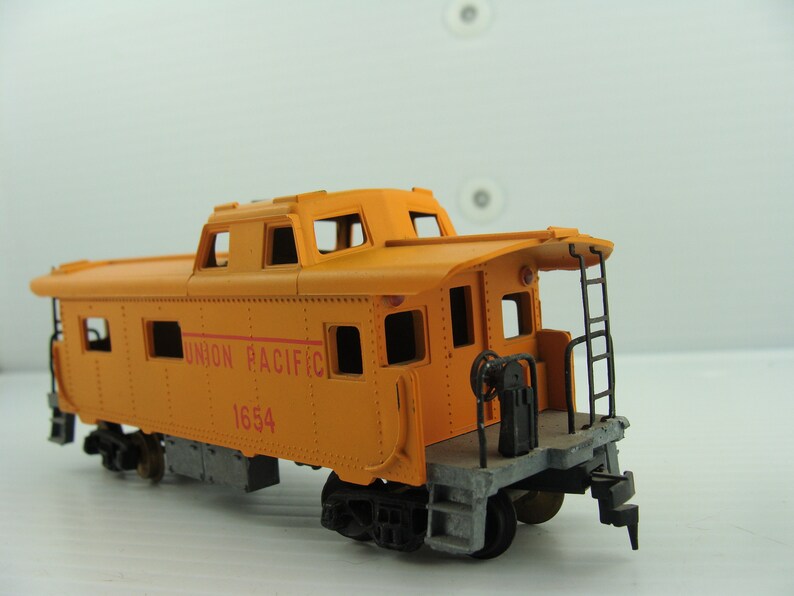 Vintage Ho Scale Union Pacific Caboose Die Cast Chassis - Etsy