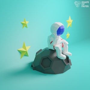 Papercraft Astronaut Thinker, Handmade, Paper Sculpture, Pepakura, 3D ...