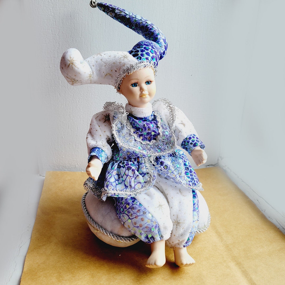 RARE Blue & White Jester MUSIC Box Clown, Animated Figurine on a Heart ...