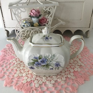 Vintage WINDSOR Cube Teapot BLUE PANSIES Gold Gilt Made in England ...