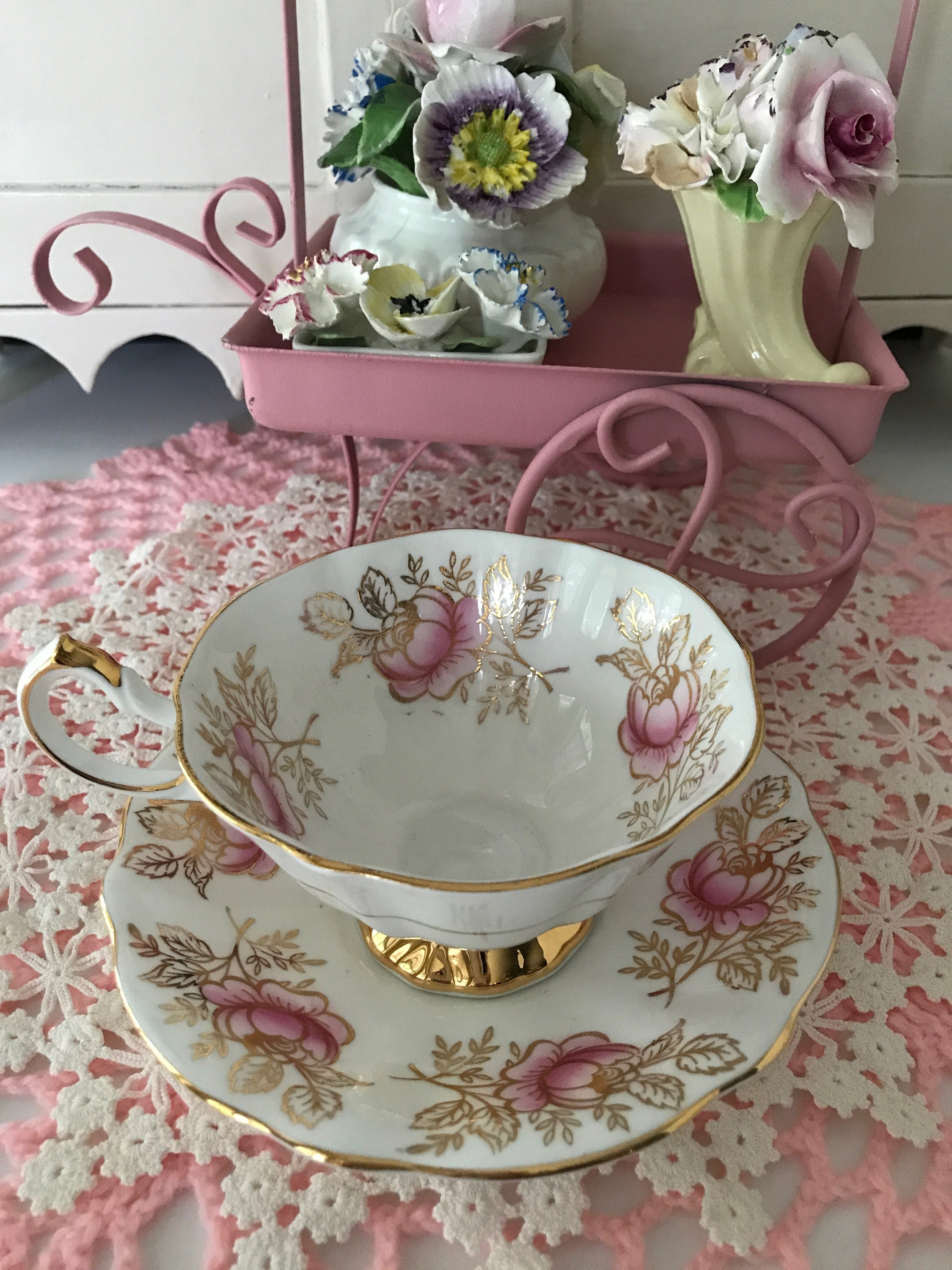 Vintage Queen Anne PINK Cabbage ROSES With Gold Gilt Leaves WIDE Tea ...