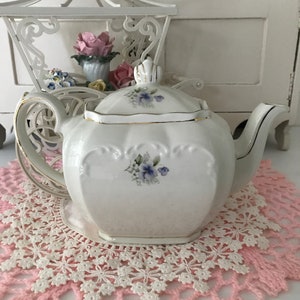 Vintage WINDSOR Cube Teapot BLUE PANSIES Gold Gilt Made in England ...